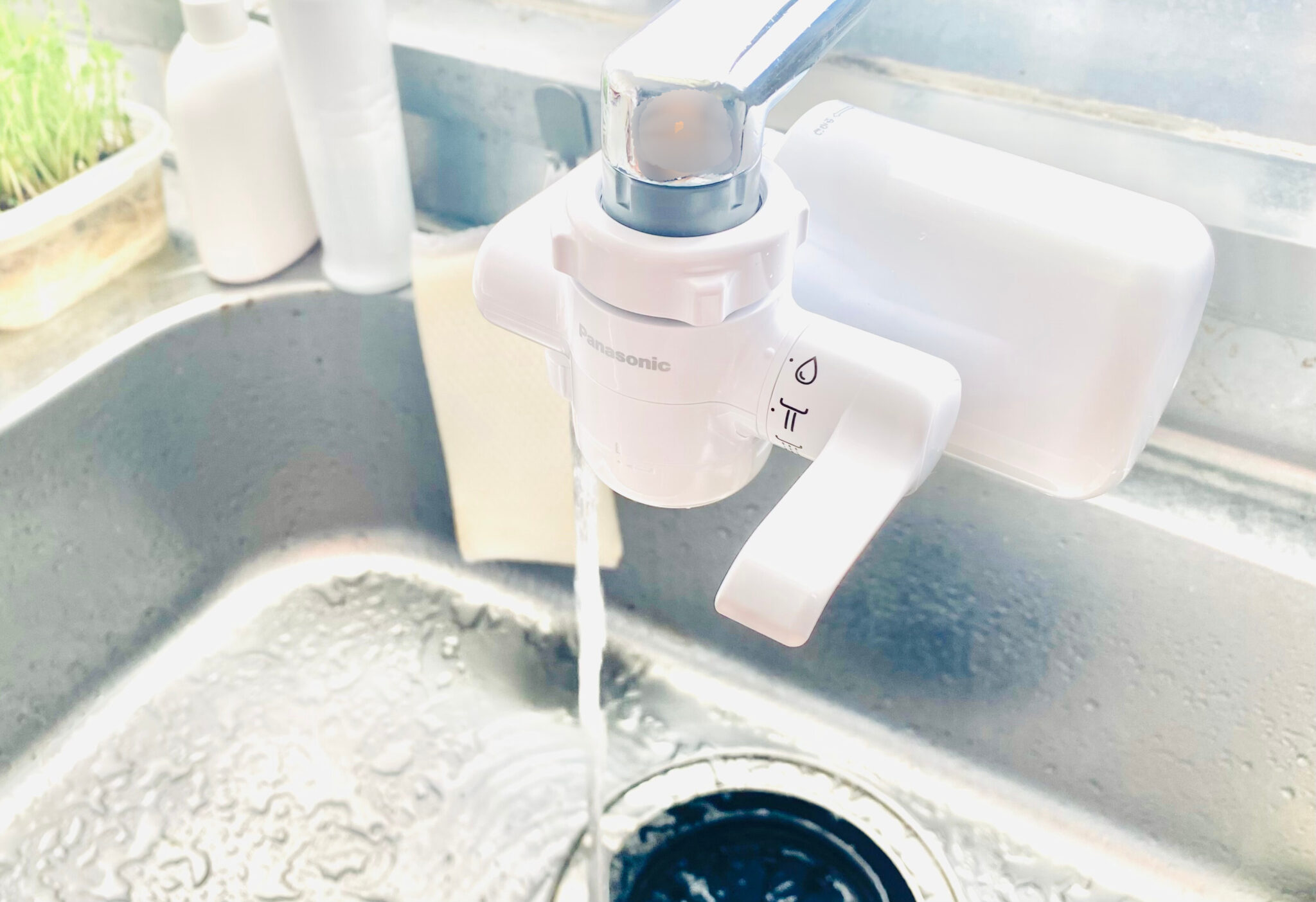 パナソニックの蛇口直結型浄水器(TK-CJ14-W) を口コミ！取り付けは簡単？対応蛇口を調べる方法も解説 | ミニマル宅食ログ